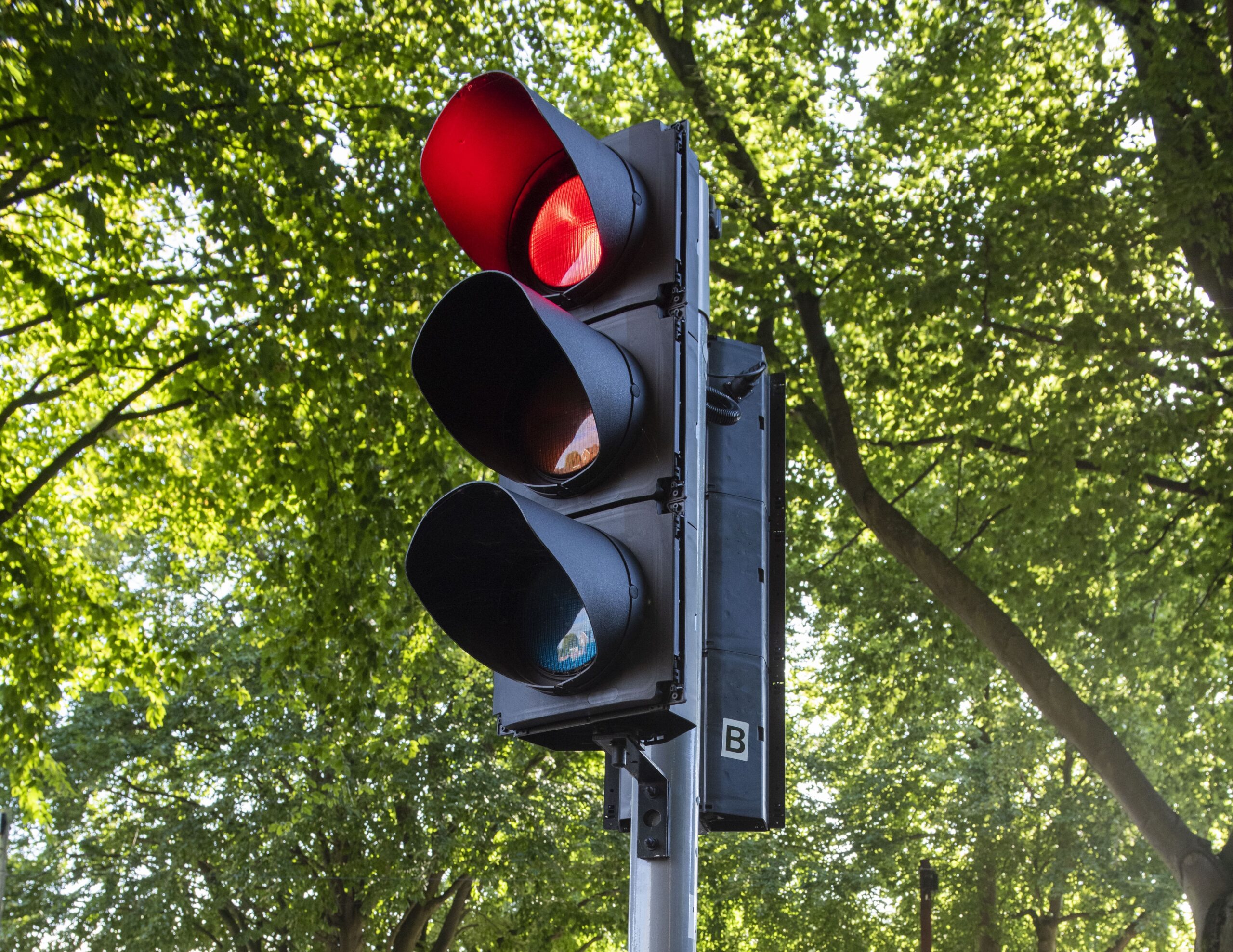 Traffic lights upgraded to LEDs across Nottingham to boost reliability ...